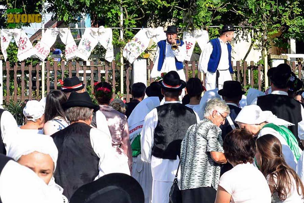 Zapovjedi pod Lipom – Selo.hr