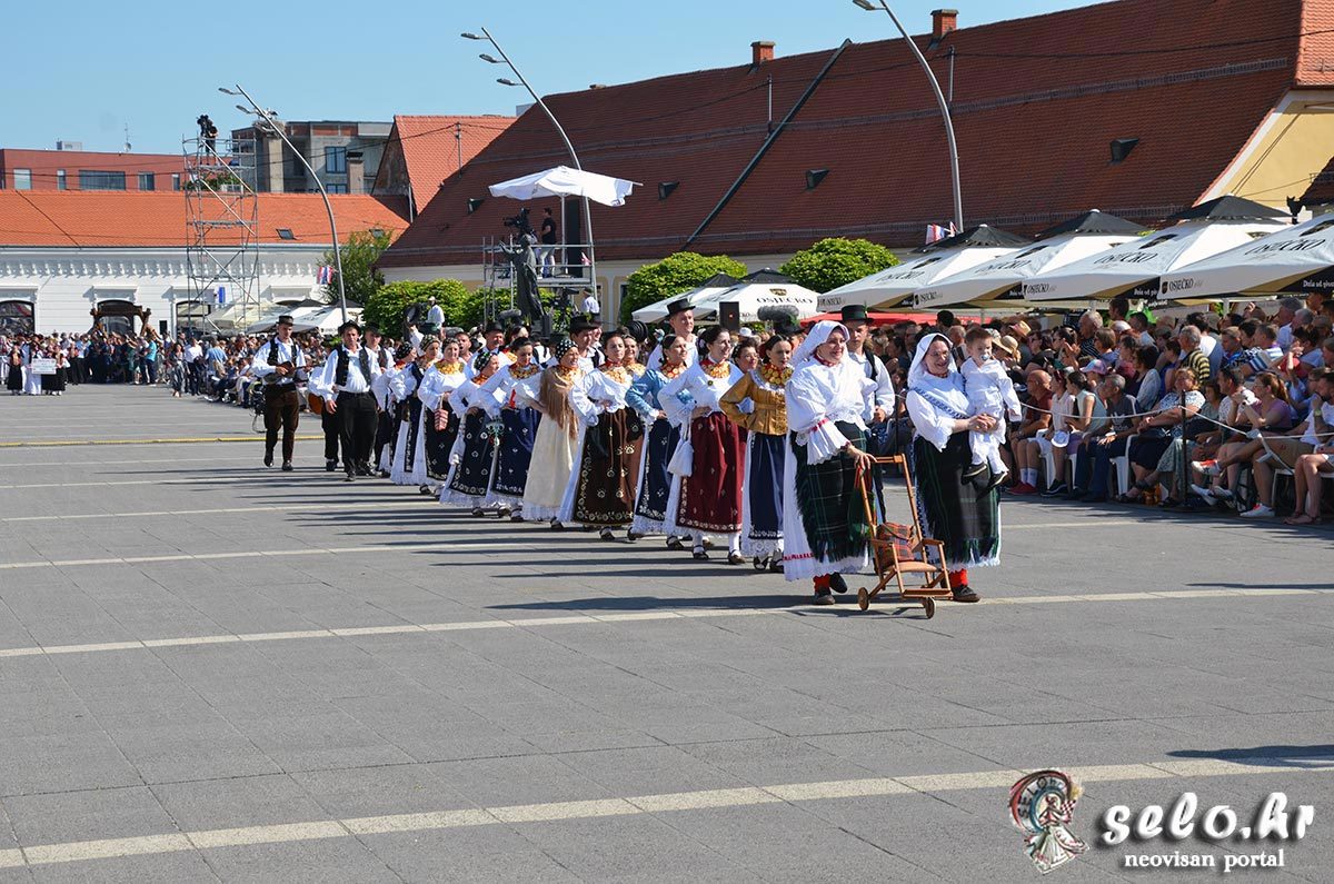57. Đakovački vezovi 2023. – Svečana povorka – Selo.hr