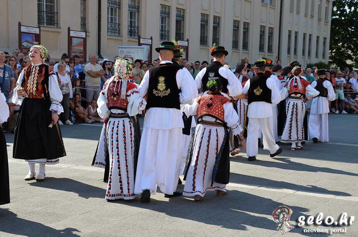 57. Đakovački vezovi 2023. – Svečana povorka – Selo.hr